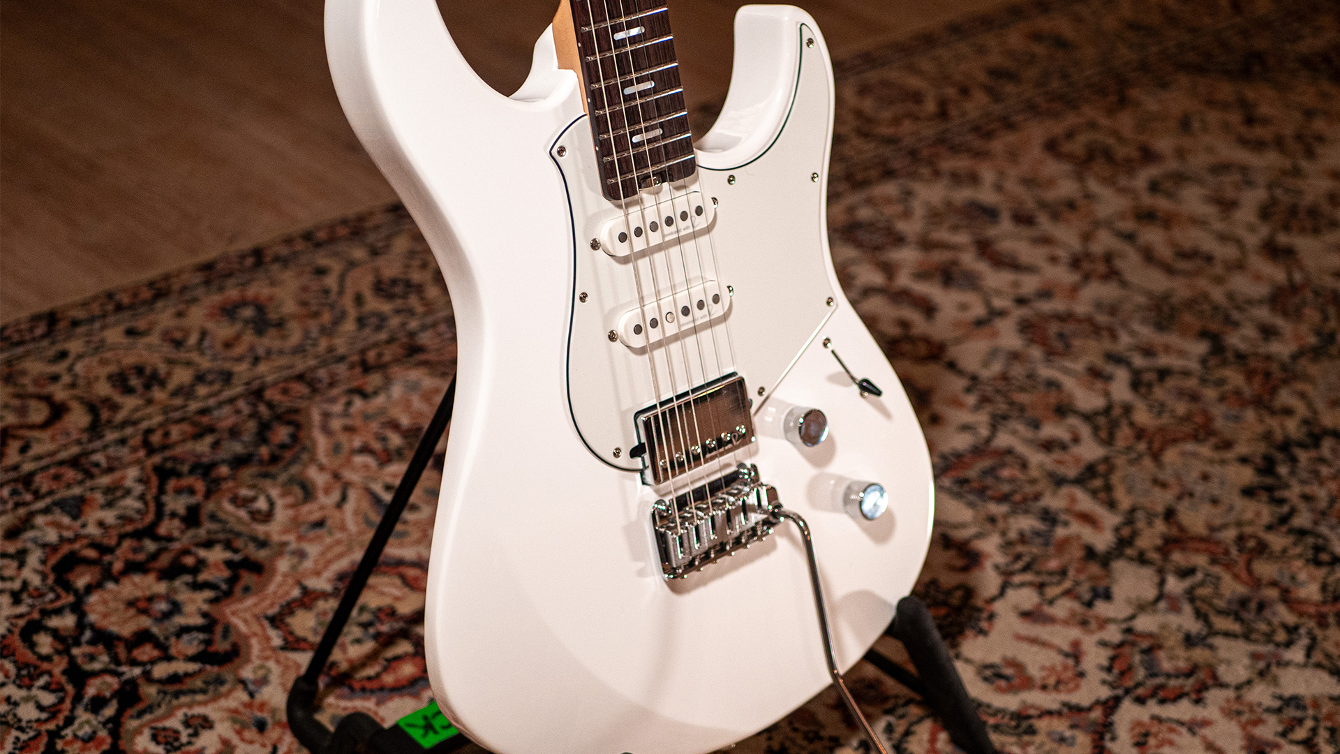 Yamaha Pacifica Standard Plus, testiamo la chitarra con i pickup by ...